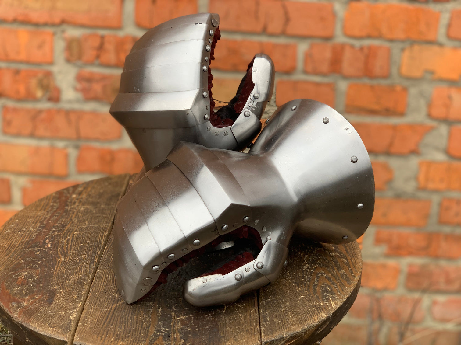 Nurnberg gauntlets (tempered steel) – Master Uley