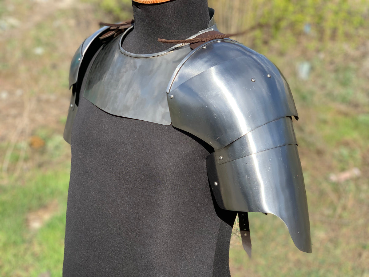 Europe shoulders “English Knight” – Master Uley
