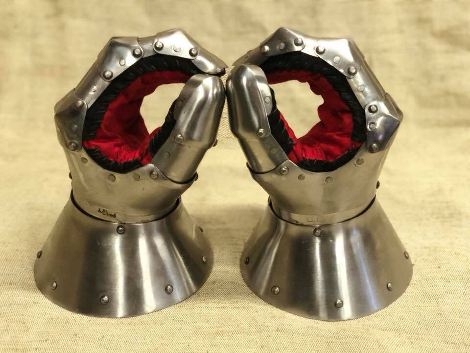 Gauntlets “Taurus” with mobility wrist – Master Uley