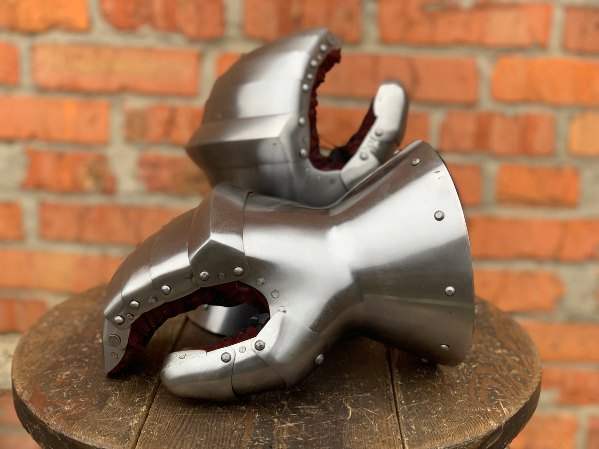 Nurnberg gauntlets (tempered steel) – Master Uley
