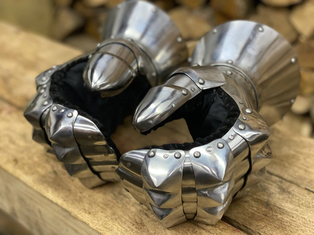 Gauntlets “Taurus” with mobility wrist – Master Uley