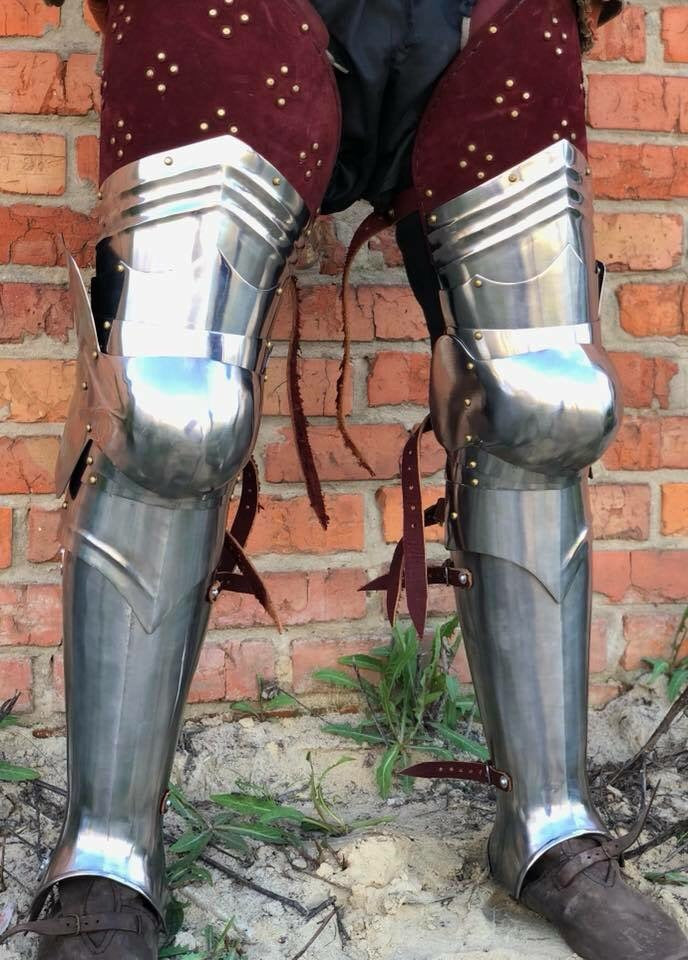 Knight legs set “Edward” with red leather – Master Uley
