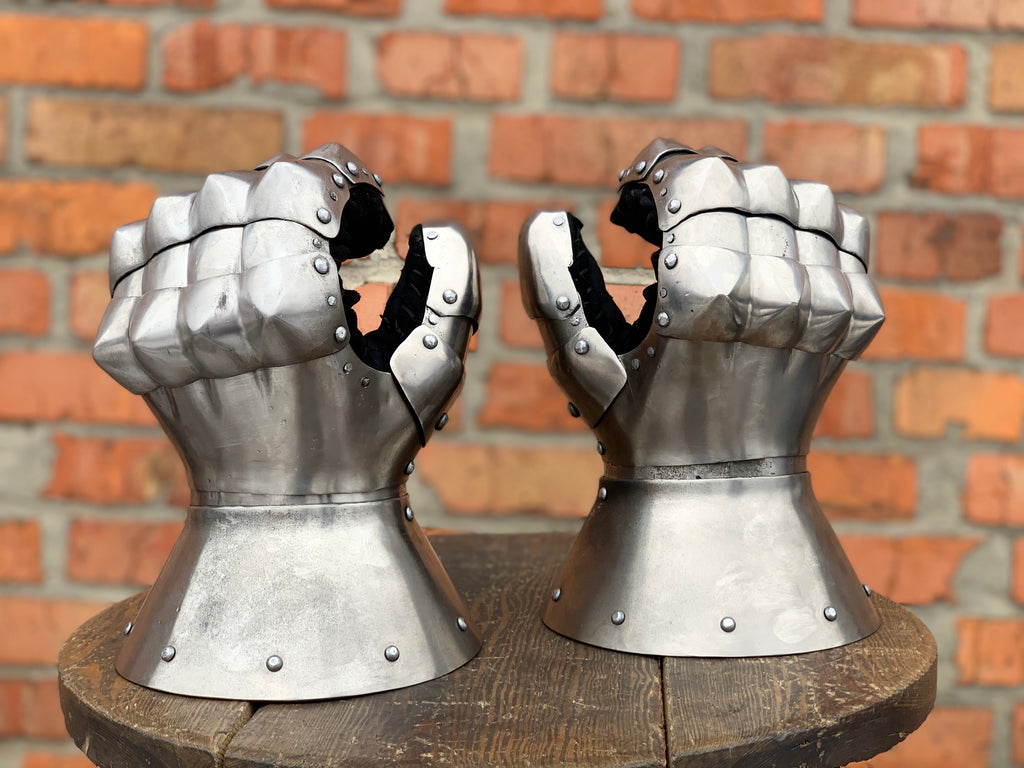 Titanium gauntlets “Taurus” with mobility wrist – Master Uley