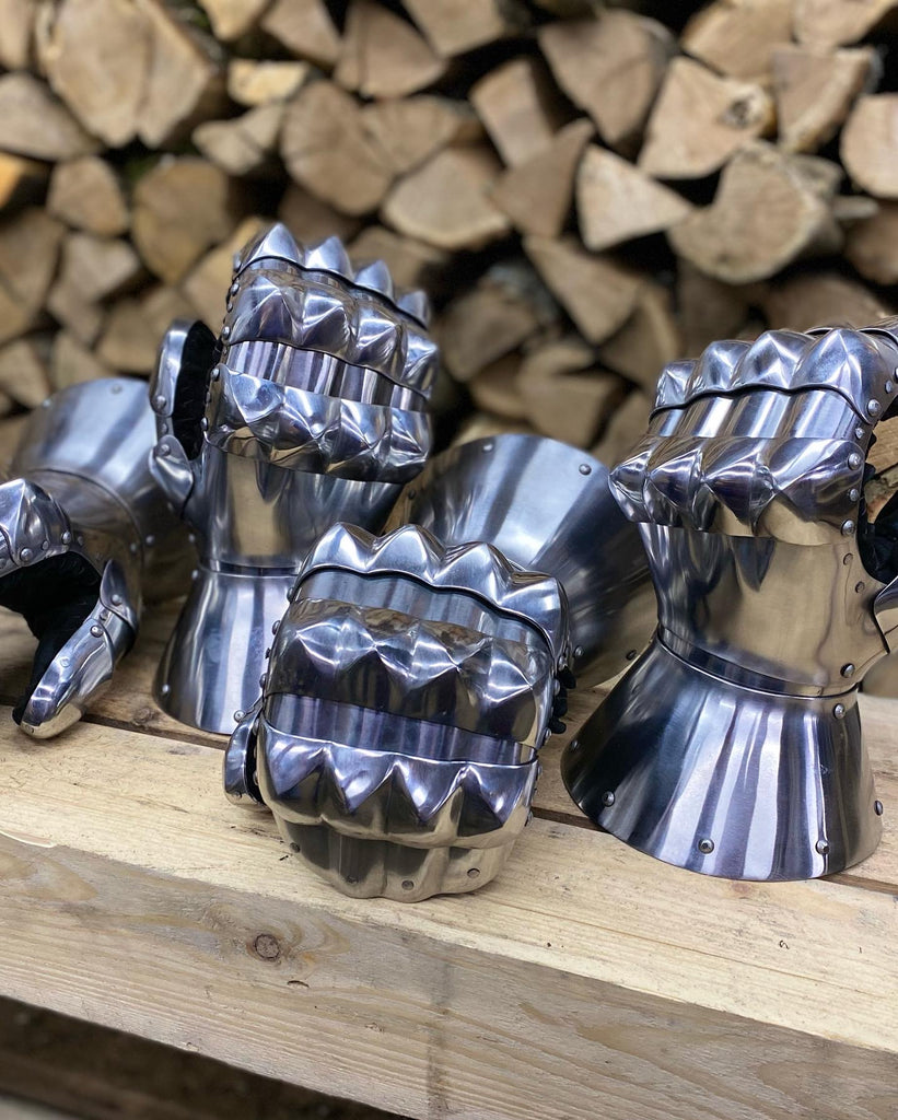 Gauntlets “Taurus” with mobility wrist – Master Uley