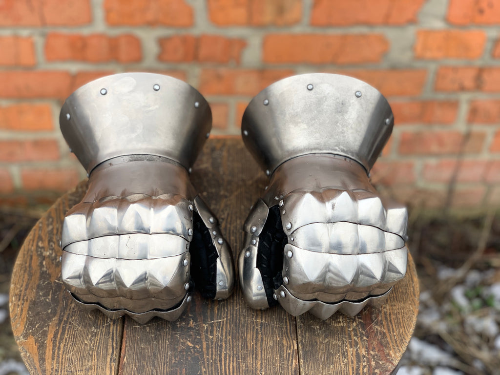 Titanium gauntlets “Taurus” with mobility wrist – Master Uley