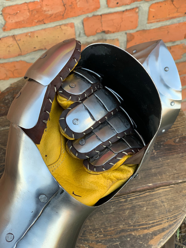 Milan gauntlets “Flemish Knight” for jousting – Master Uley