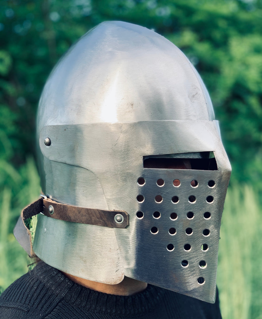 Simple helmet “Georg” – Master Uley