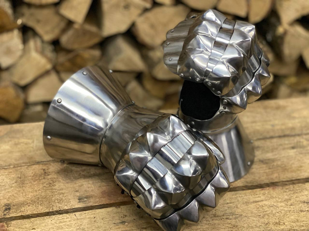 Gauntlets “Taurus” with mobility wrist – Master Uley