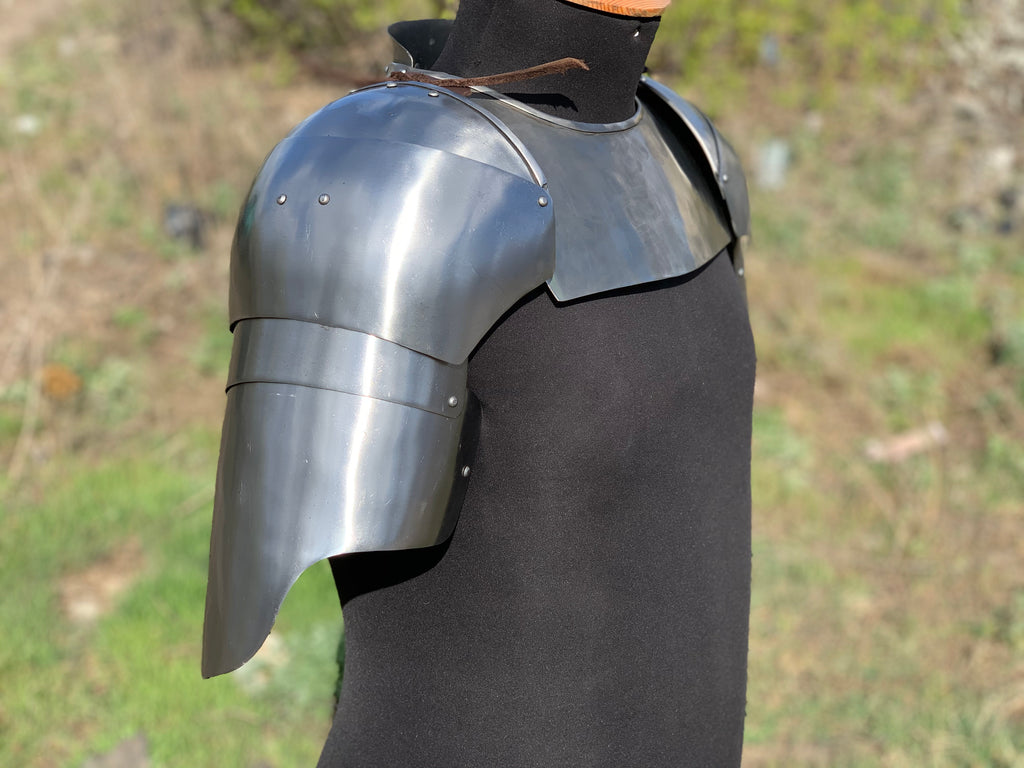 Europe shoulders “English Knight” – Master Uley
