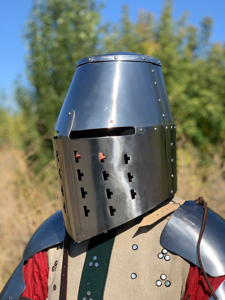 Knight Topfhelm – Master Uley