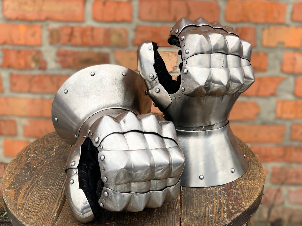 Titanium gauntlets “Taurus” with mobility wrist – Master Uley