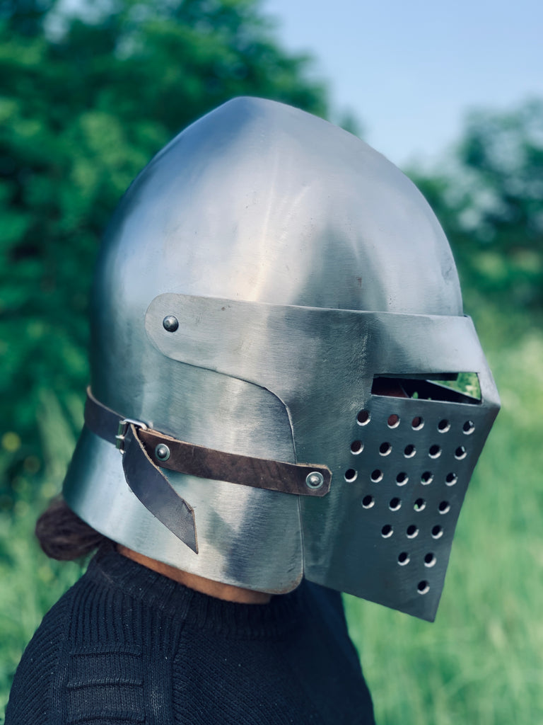 Simple helmet “Georg” – Master Uley
