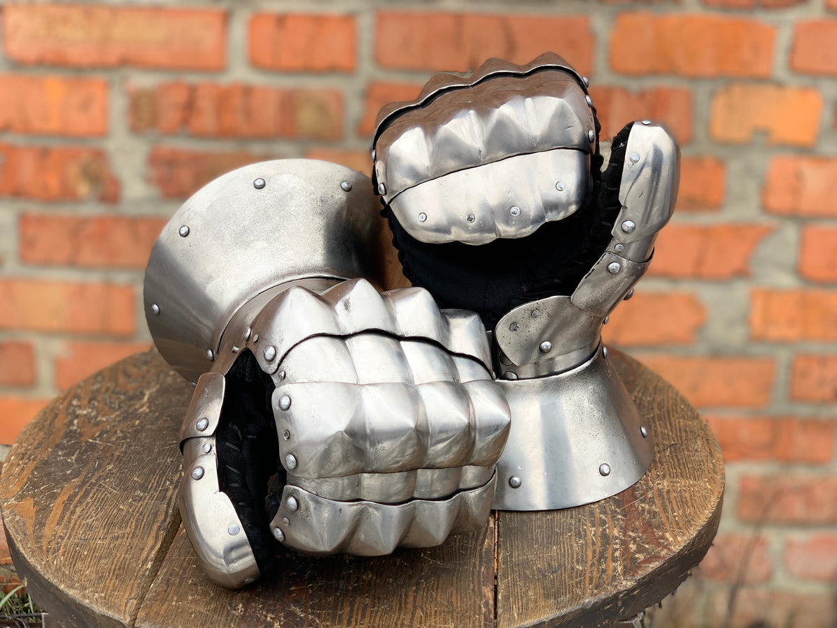 Titanium gauntlets “Taurus” with mobility wrist – Master Uley