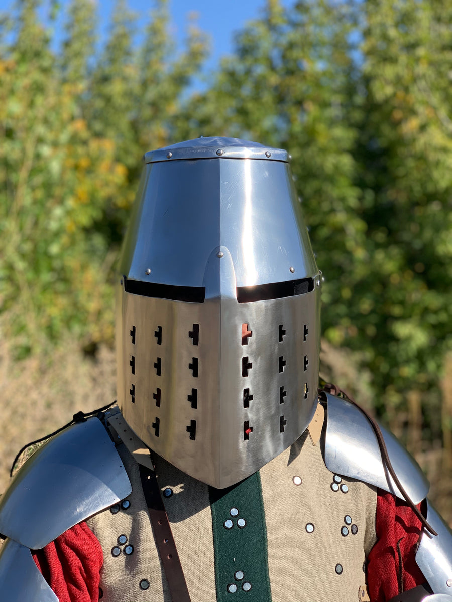 Knight Topfhelm – Master Uley