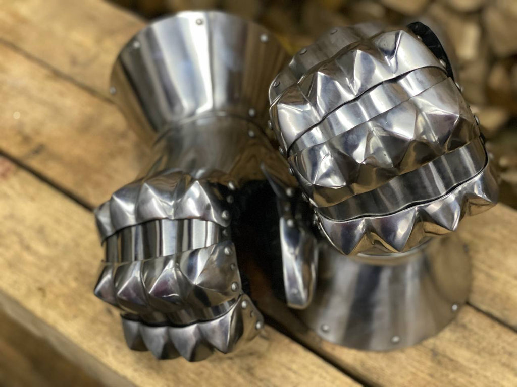 Gauntlets “Taurus” with mobility wrist – Master Uley