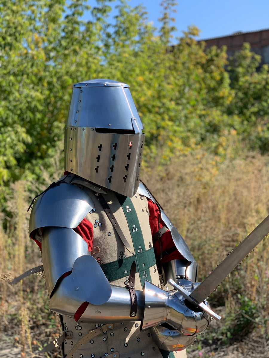 Knight Topfhelm – Master Uley