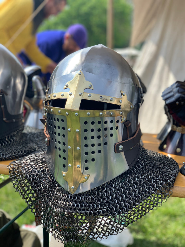 Alexander helmet with golden cross – Master Uley